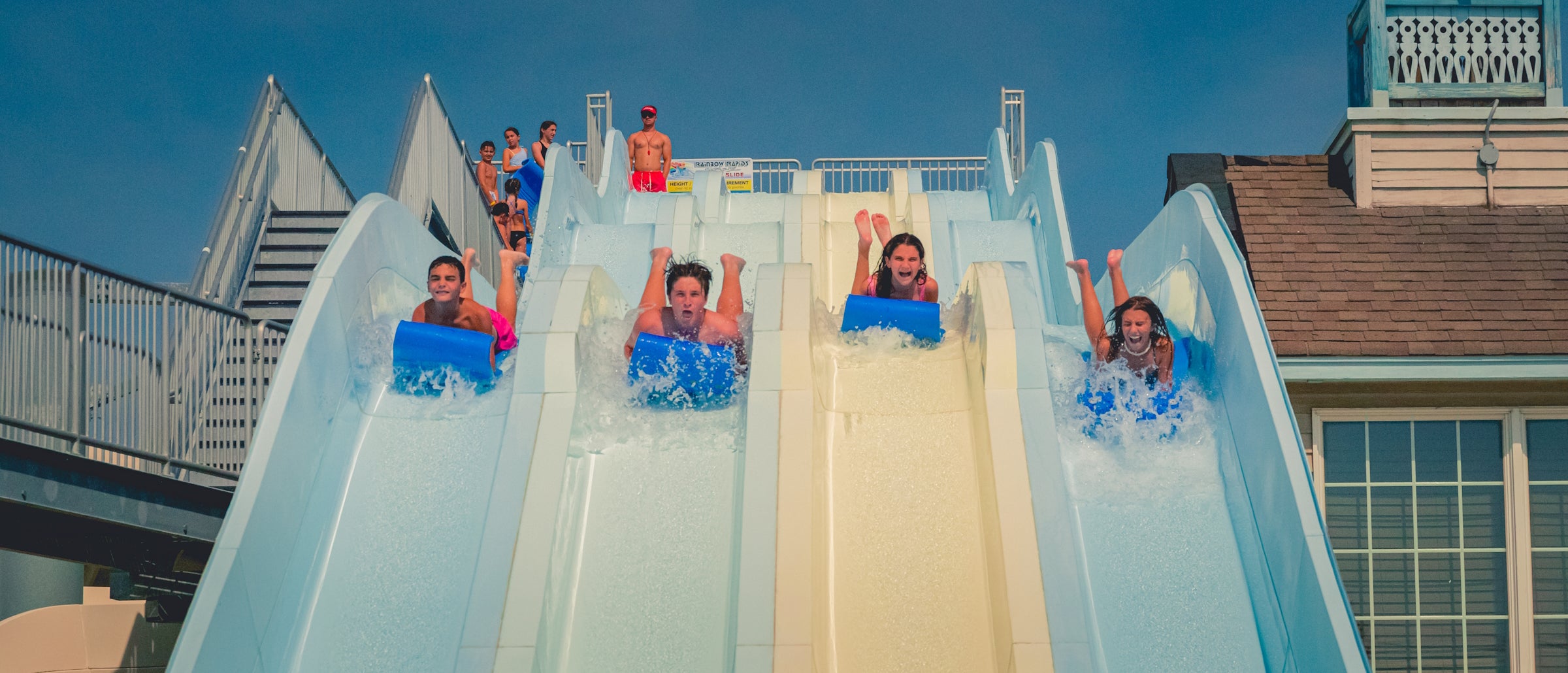 Home | Thundering Surf